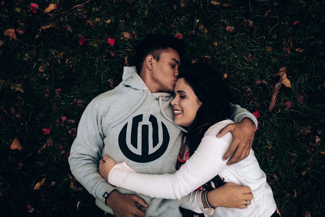 Is It Healthy to See Your Girlfriend Every Day? - Every Lover's Guide